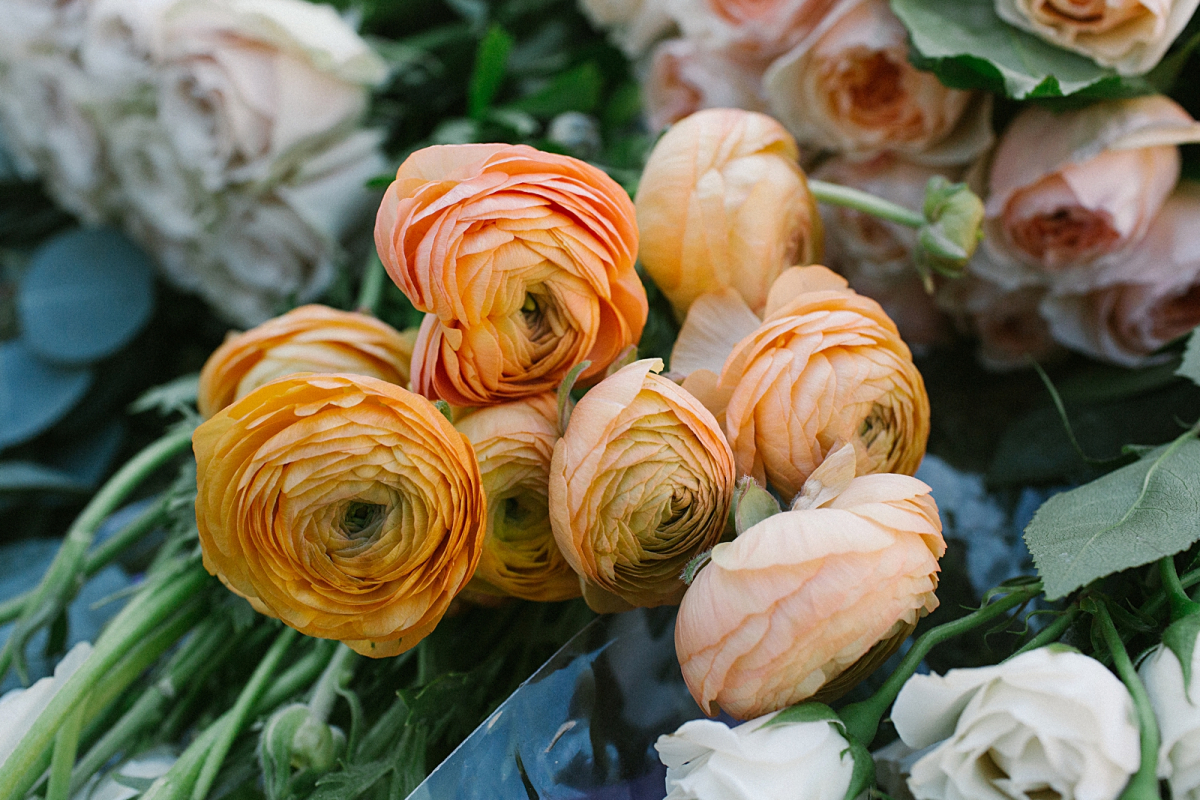 Beautiful DIY Spring Flower Arrangement Ideas To Make At Home